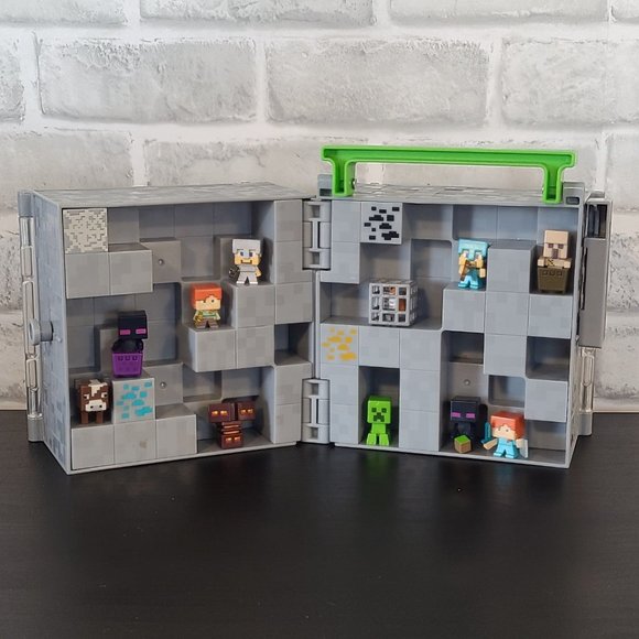 Minecraft | Toys | Minecraft Mojang Collector Case Cube Green With 1 ...